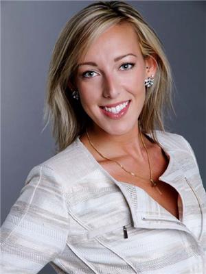 Sarah Thompson's Instagram, Twitter & Facebook on IDCrawl