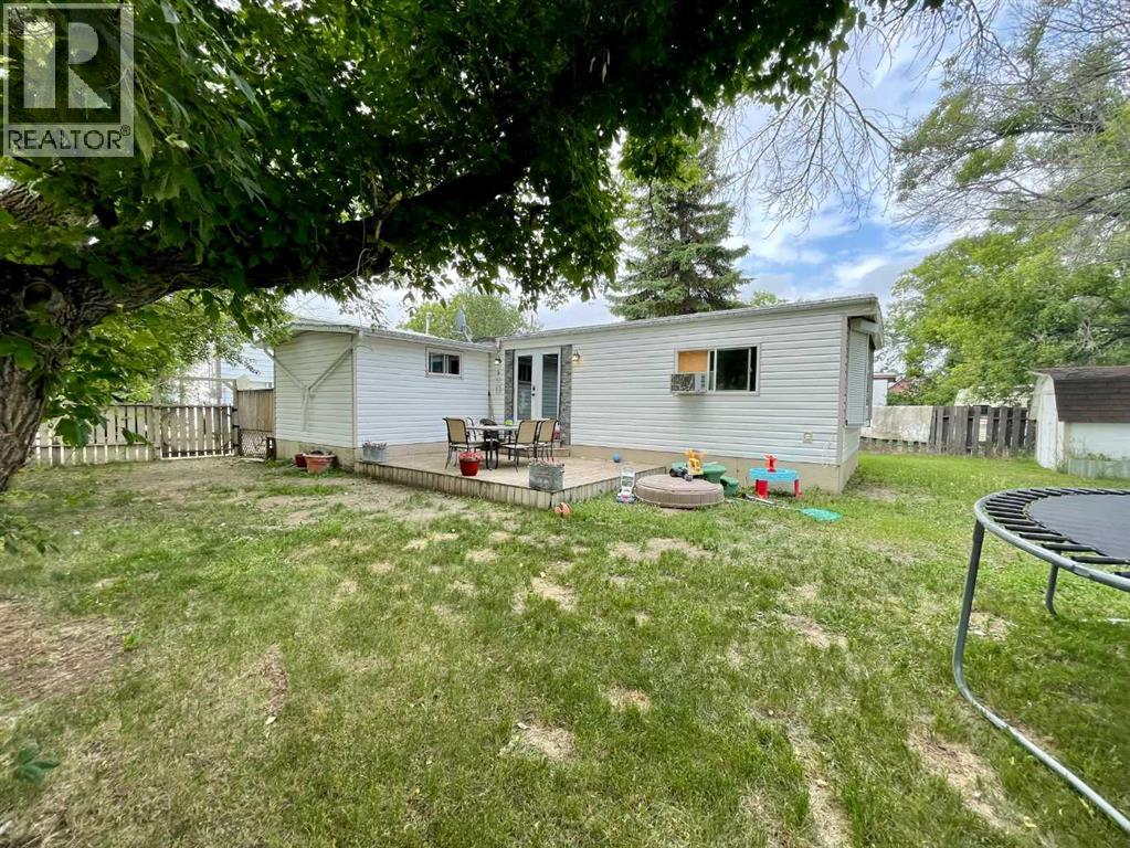 For sale: 108 5 Street, Cadogan, Alberta T0B3A0 - A2060541 | REALTOR.ca