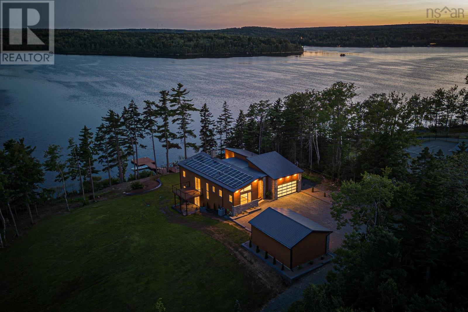 For sale: 200 McCabe Lake Drive, Middle Sackville, Nova Scotia B4E0M8 ...