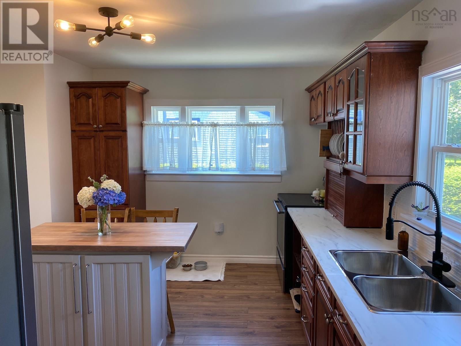 For sale: 58 King Street, Yarmouth, Nova Scotia B5A2Y1 - 202316161 ...