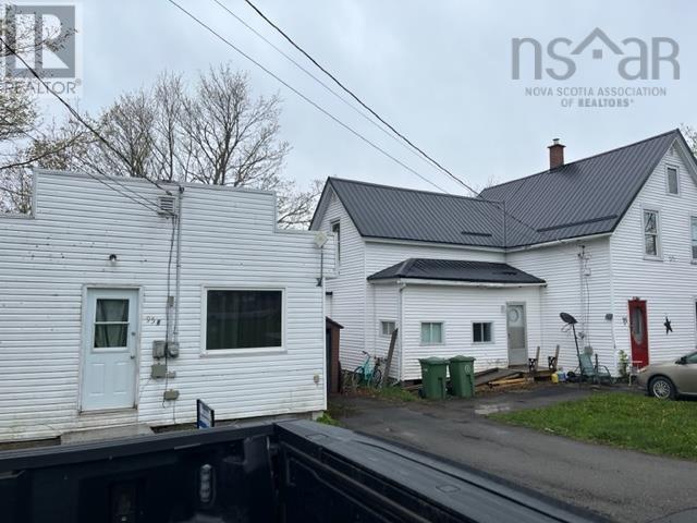 For sale: 95 Church Street, Springhill, Nova Scotia B0M1X0 - 202227685 ...