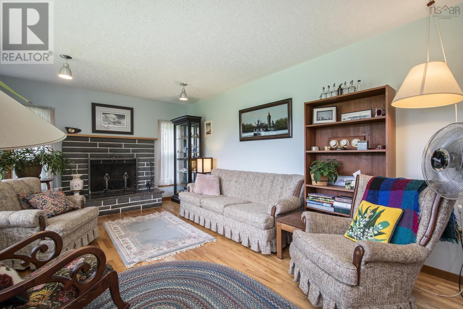 4 Spruce Lane, Boutiliers Point, Nova Scotia B3W4G8 | REALTOR.ca