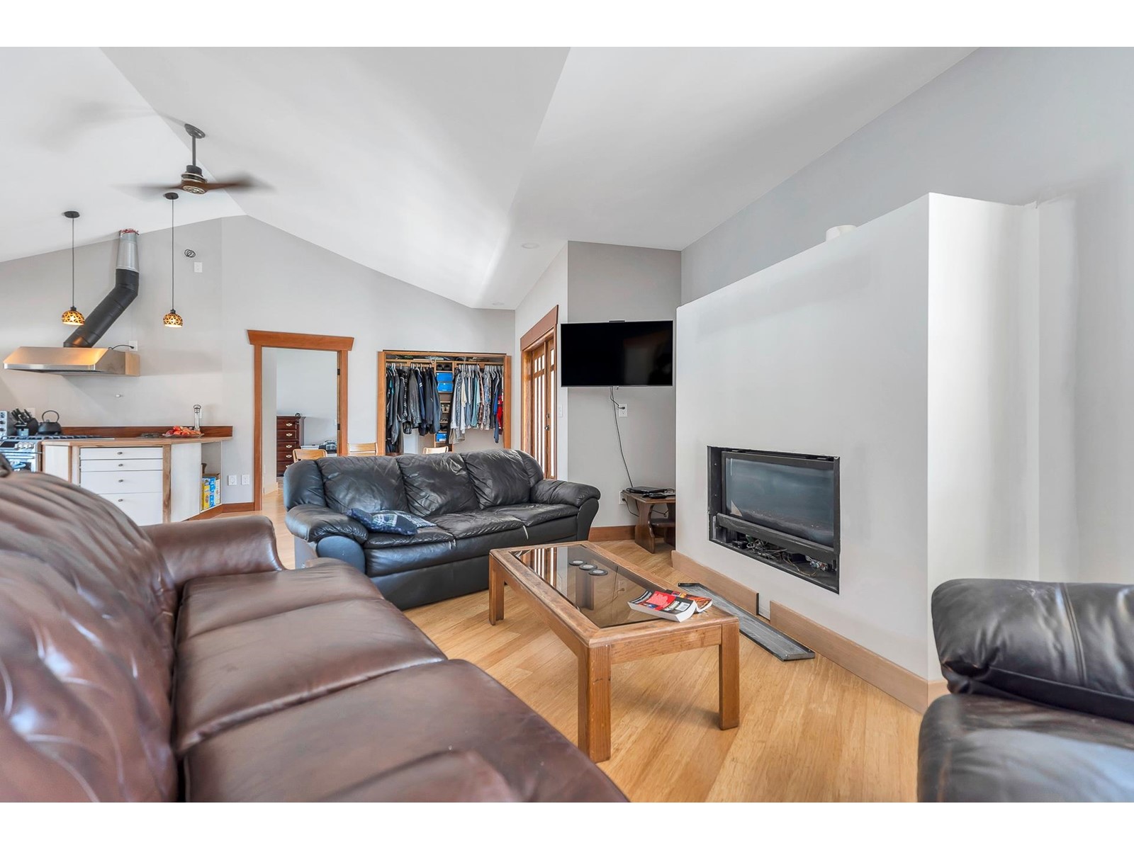 For sale: 857 BRADNER ROAD, Abbotsford, British Columbia V4X1H8 ...