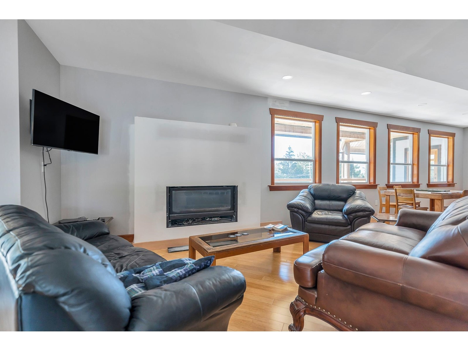 For sale: 857 BRADNER ROAD, Abbotsford, British Columbia V4X1H8 ...