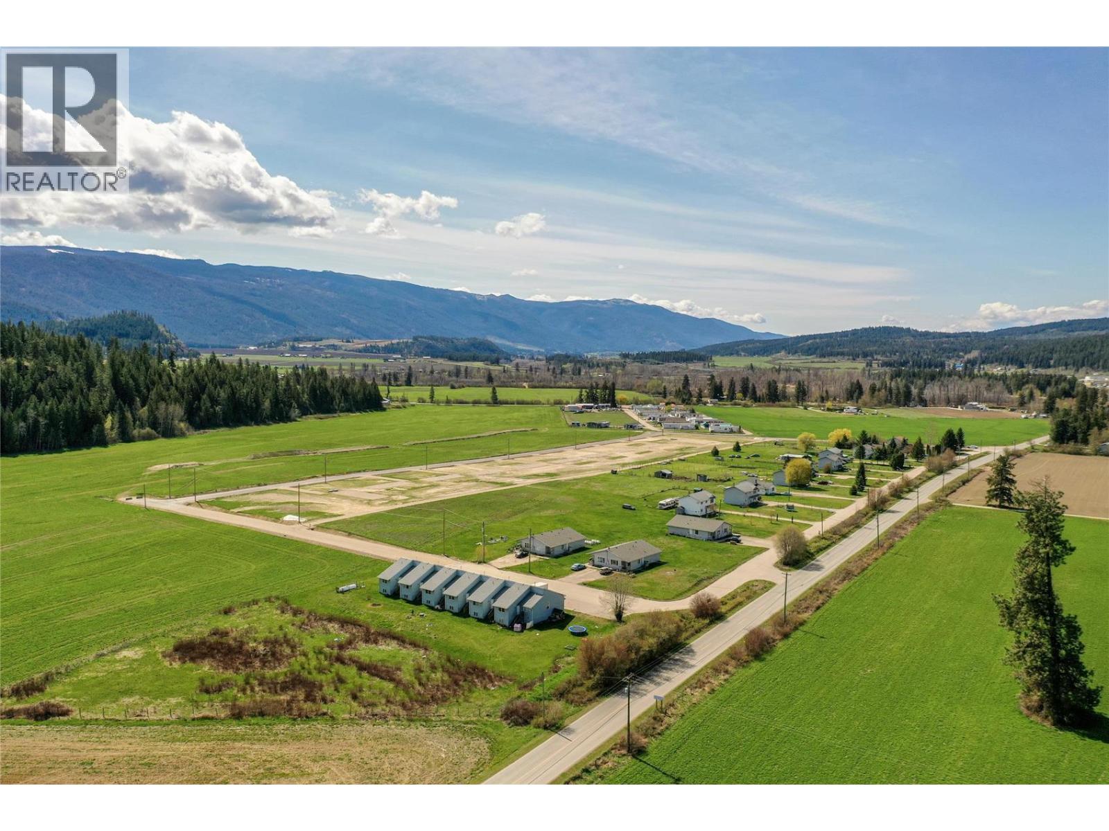 For sale: 118 Enderby-Grindrod Road, Enderby, British Columbia V0E1V0 ...