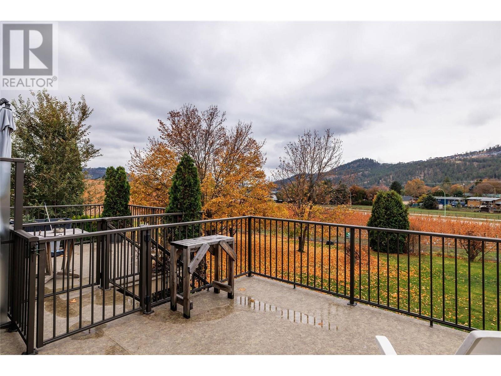 For sale: 2161 Scenic Road Unit# 3, Kelowna, British Columbia V1V2H8 ...