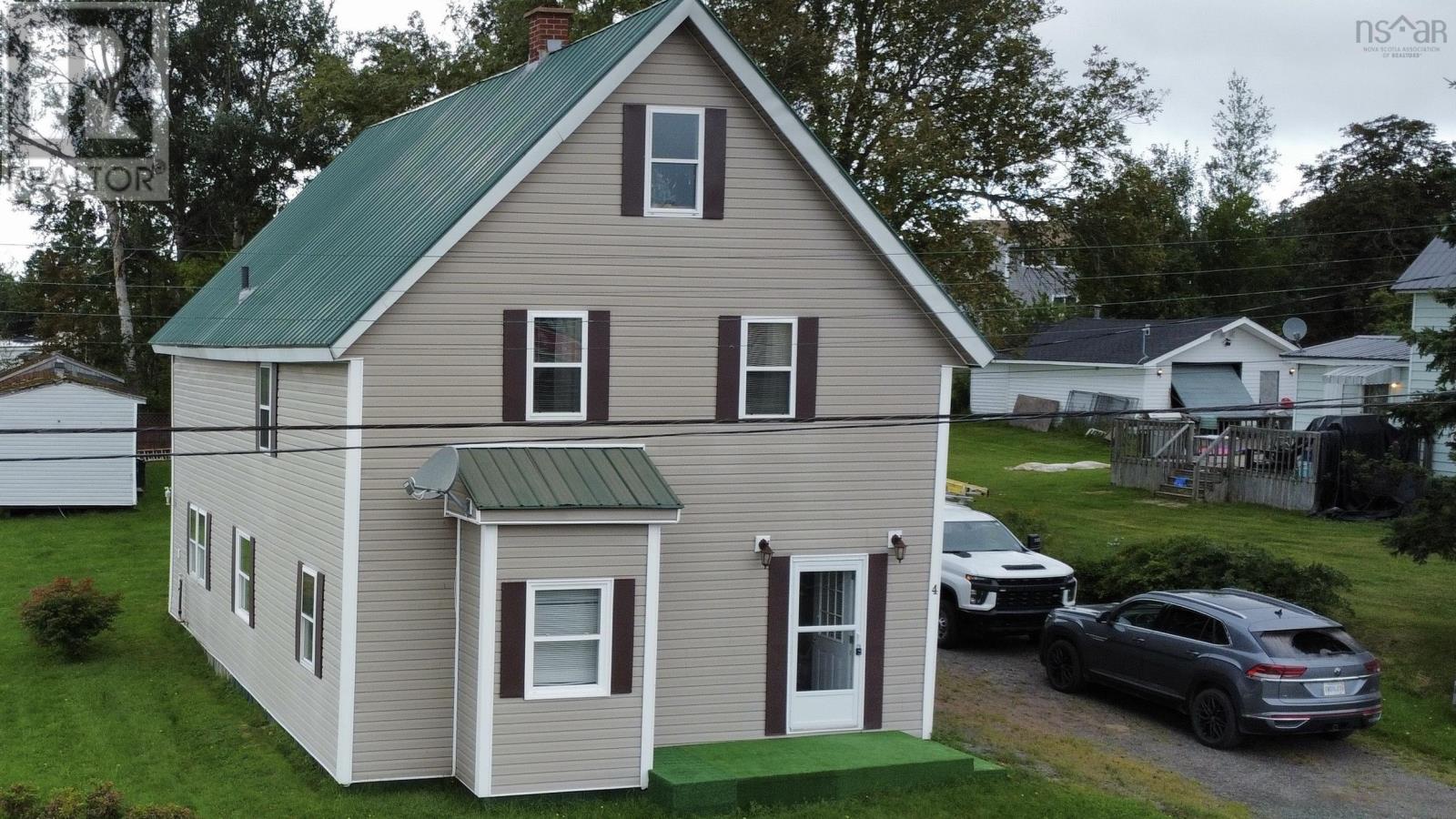 For sale: 4 Fir Street, Springhill, Nova Scotia B0M1X0 - 202319037 ...