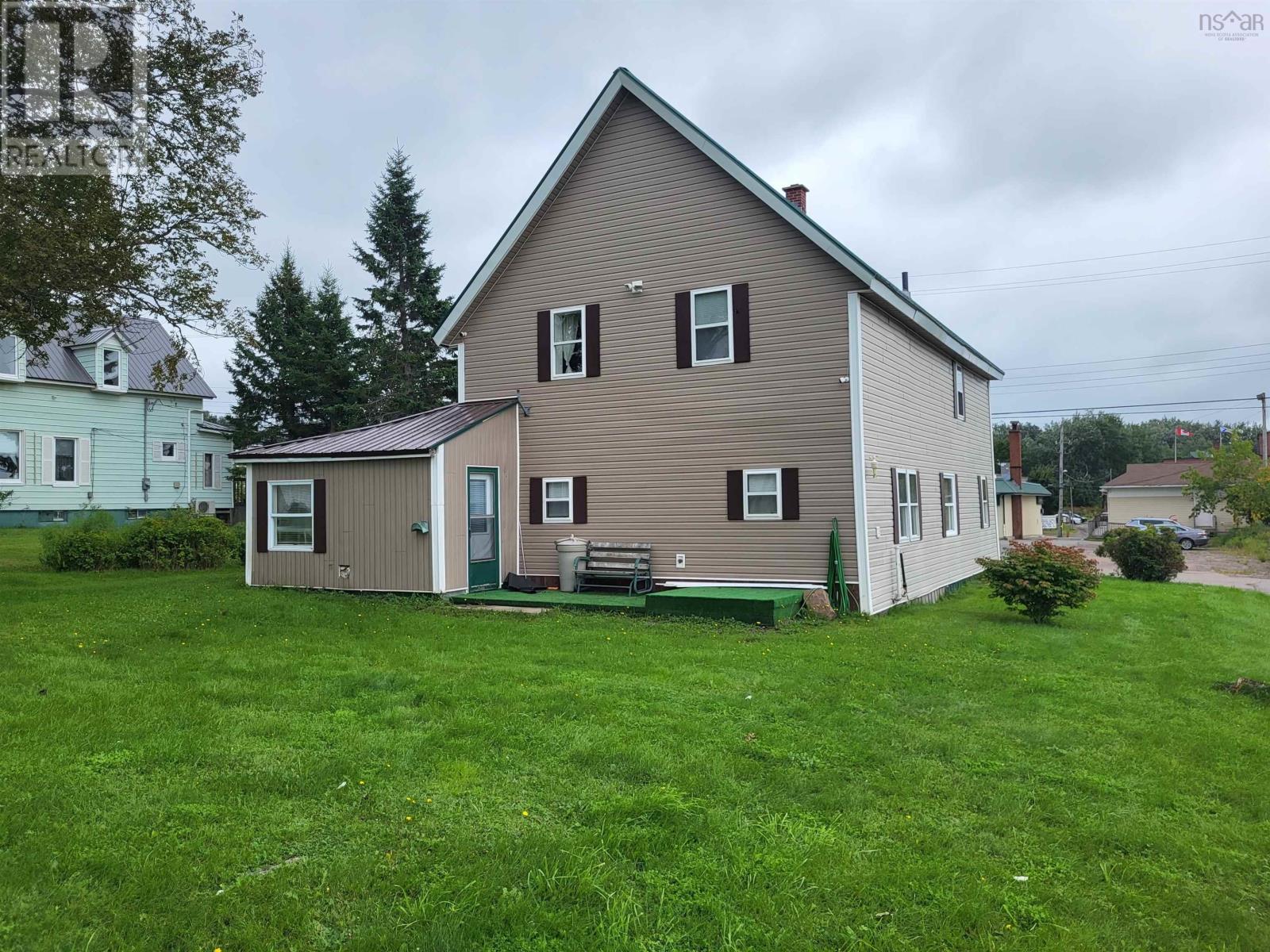 For sale: 4 Fir Street, Springhill, Nova Scotia B0M1X0 - 202319037 ...