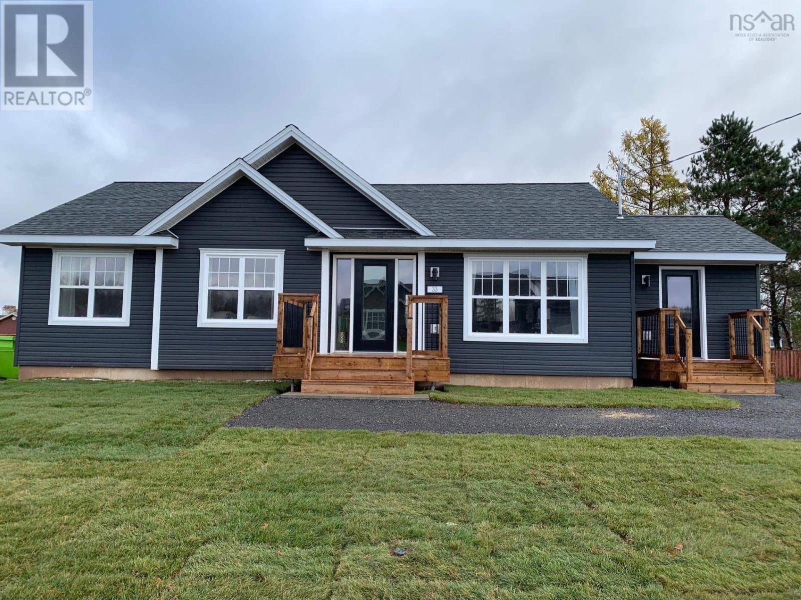 For sale: 33 Chestnut Street, New Glasgow, Nova Scotia B2H1V5 ...