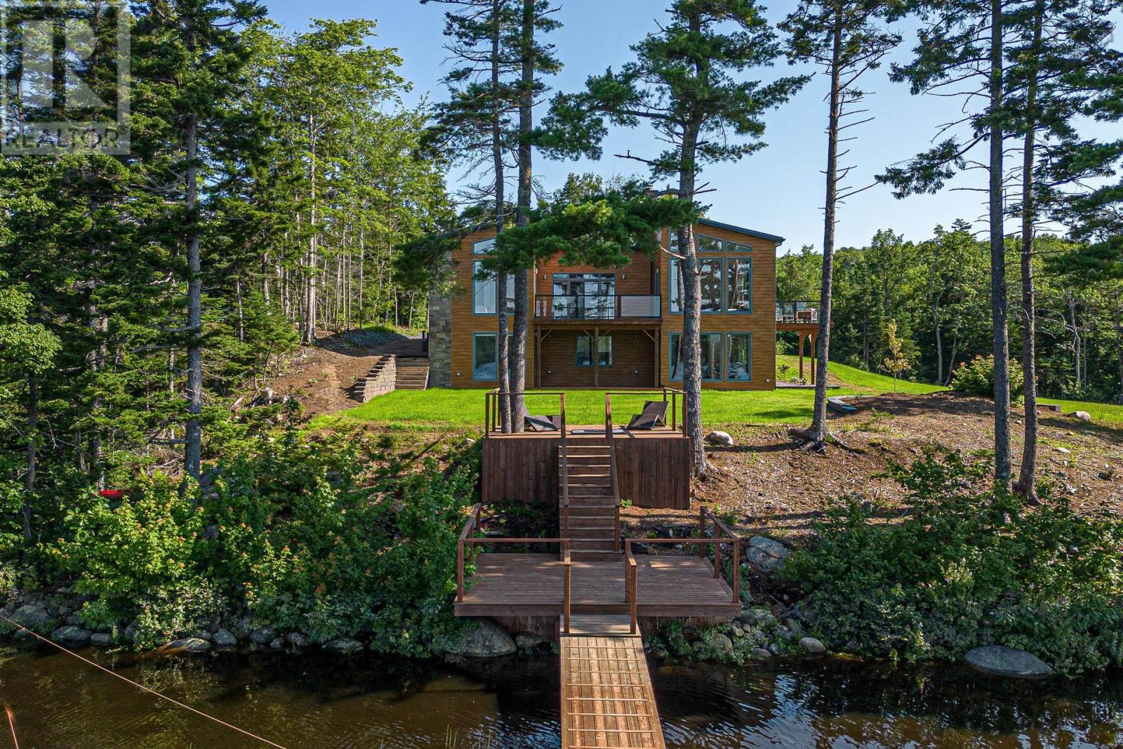 For sale: 200 McCabe Lake Drive, Middle Sackville, Nova Scotia B4E0M8 ...