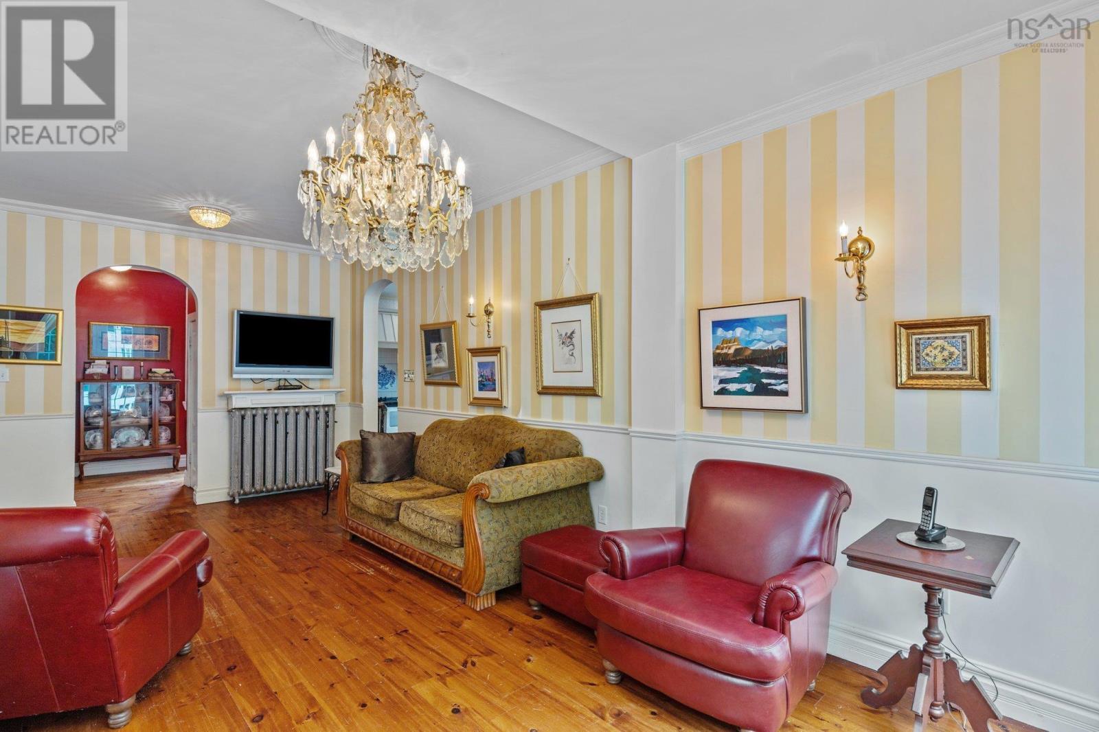 For sale: 311 Main Street, Liverpool, Nova Scotia B0T1K0 - 202312137 ...