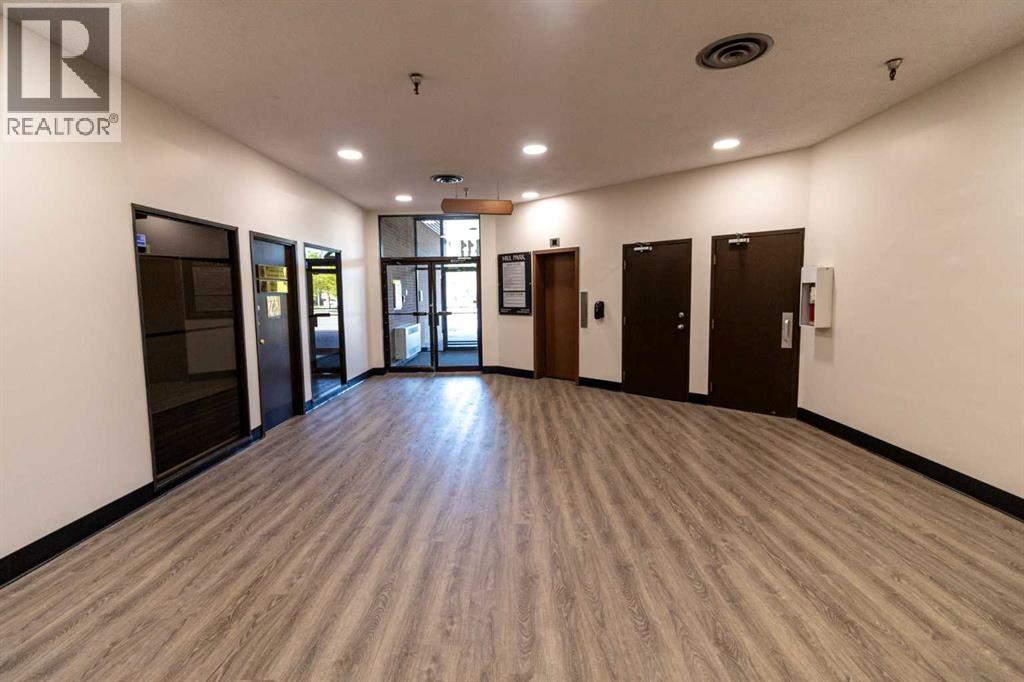 For lease: Suite C, 2411 4 Street NW, Calgary, Alberta T2M2Z8 ...