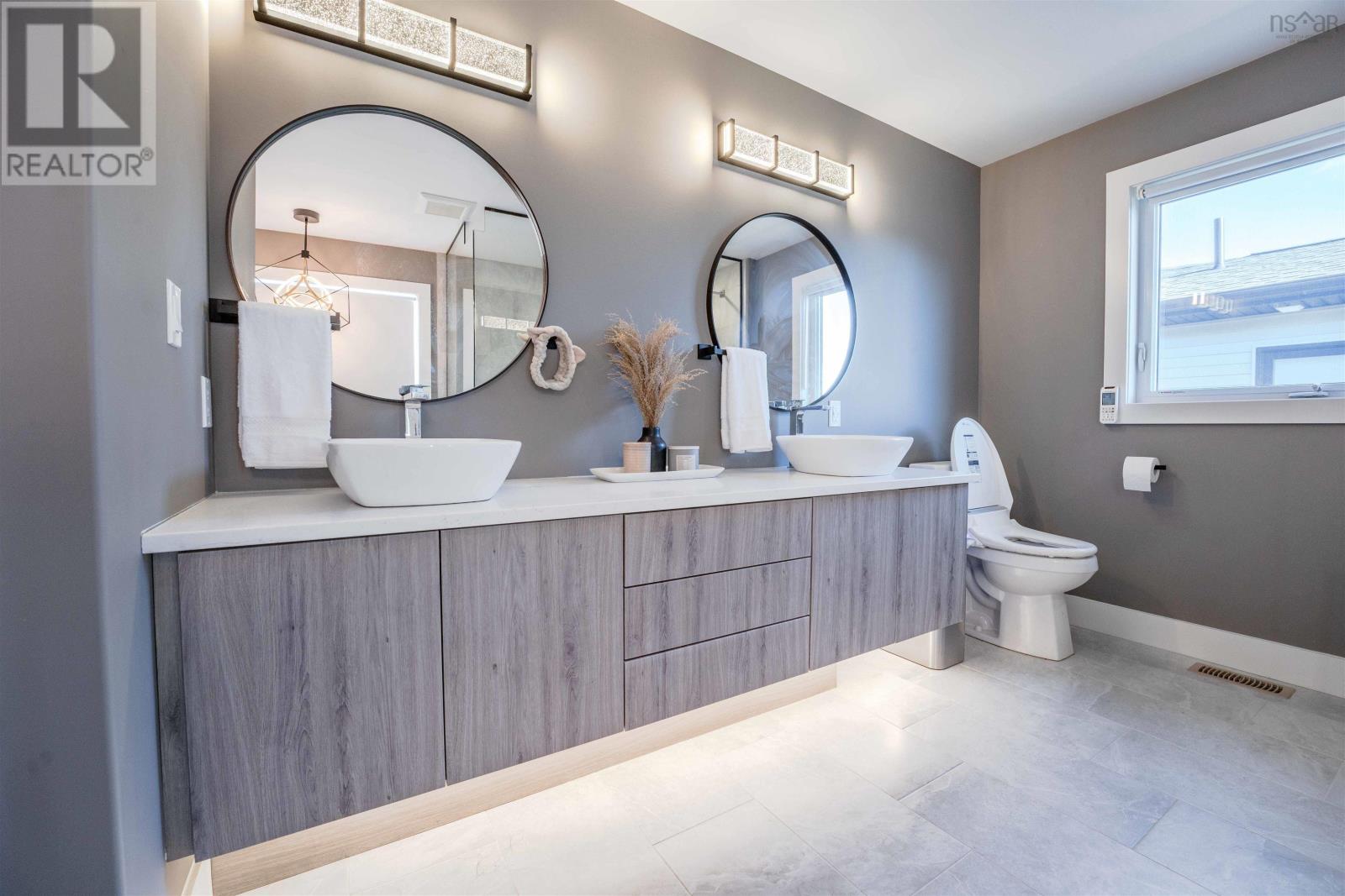 For sale: 129 Elizabeth Doane Drive, Bedford, Nova Scotia B4B1G5 ...