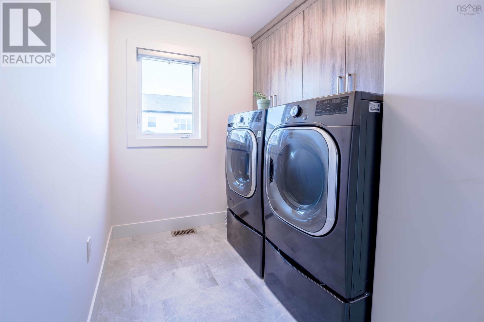 For sale: 129 Elizabeth Doane Drive, Bedford, Nova Scotia B4B1G5 ...