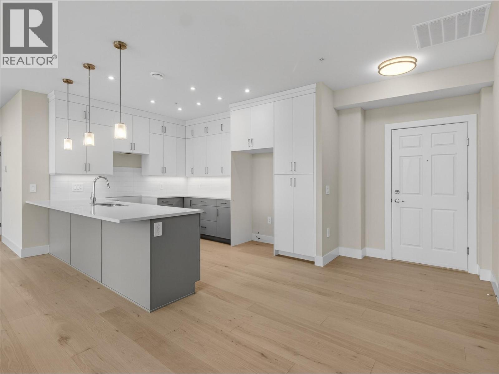 For sale: 3362 SKAHA LAKE Road Unit# 1401, Penticton, British Columbia ...