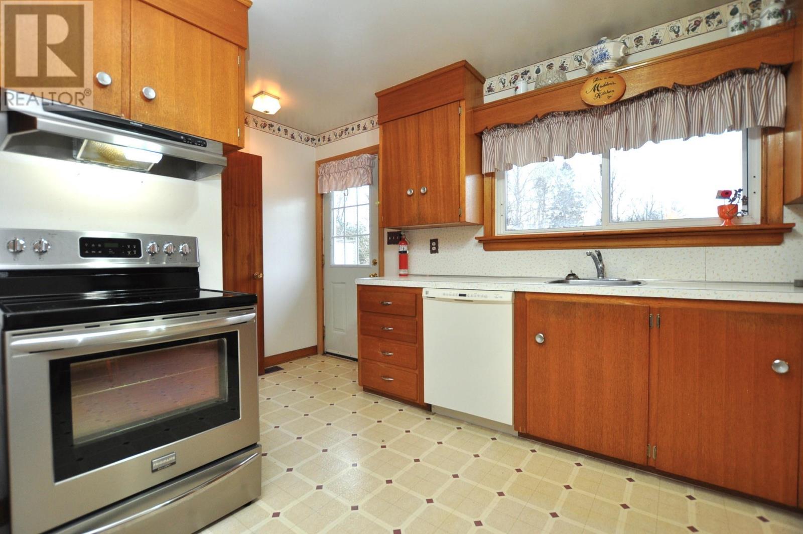 10 Wanda Lane, Dartmouth, Nova Scotia B2W3G5 | REALTOR.ca