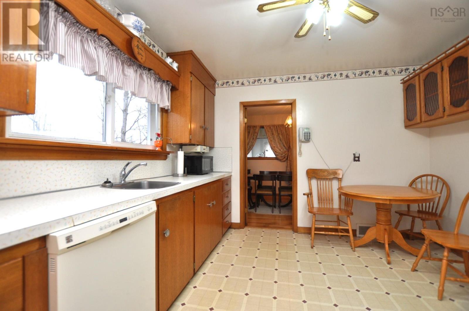 10 Wanda Lane, Dartmouth, Nova Scotia B2W3G5 | REALTOR.ca