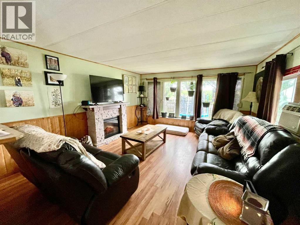 For sale: 108 5 Street, Cadogan, Alberta T0B3A0 - A2060541 | REALTOR.ca