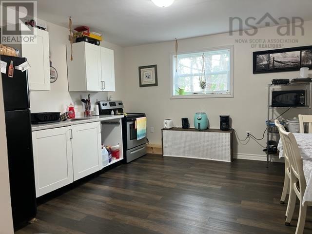 For sale: 4 Queen Street, Sydney Mines, Nova Scotia B1V1K5 - 202318088 ...