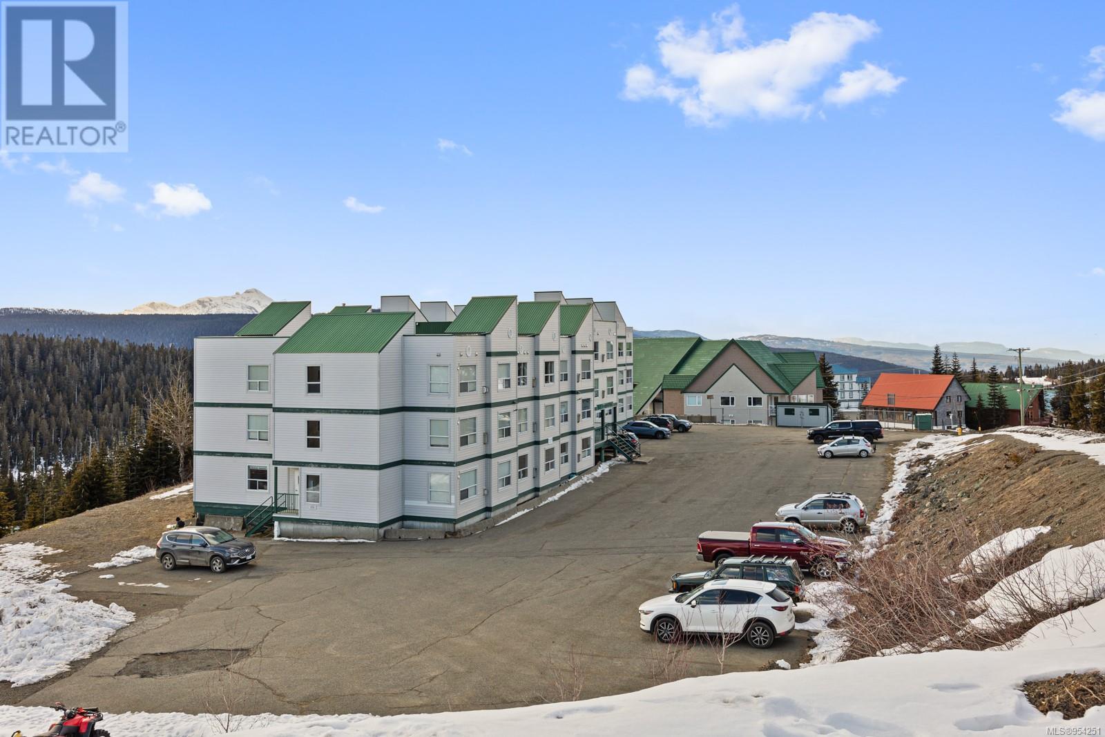 For sale: 305 1105 Henry Rd, Courtenay, British Columbia V9J1L0 ...