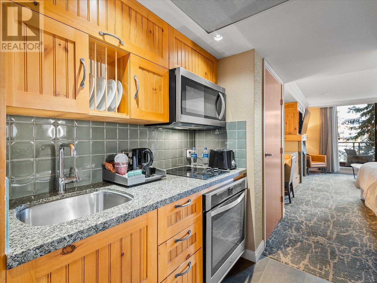 For sale: 586 4090 WHISTLER WAY, Whistler, British Columbia V8E1J3 ...