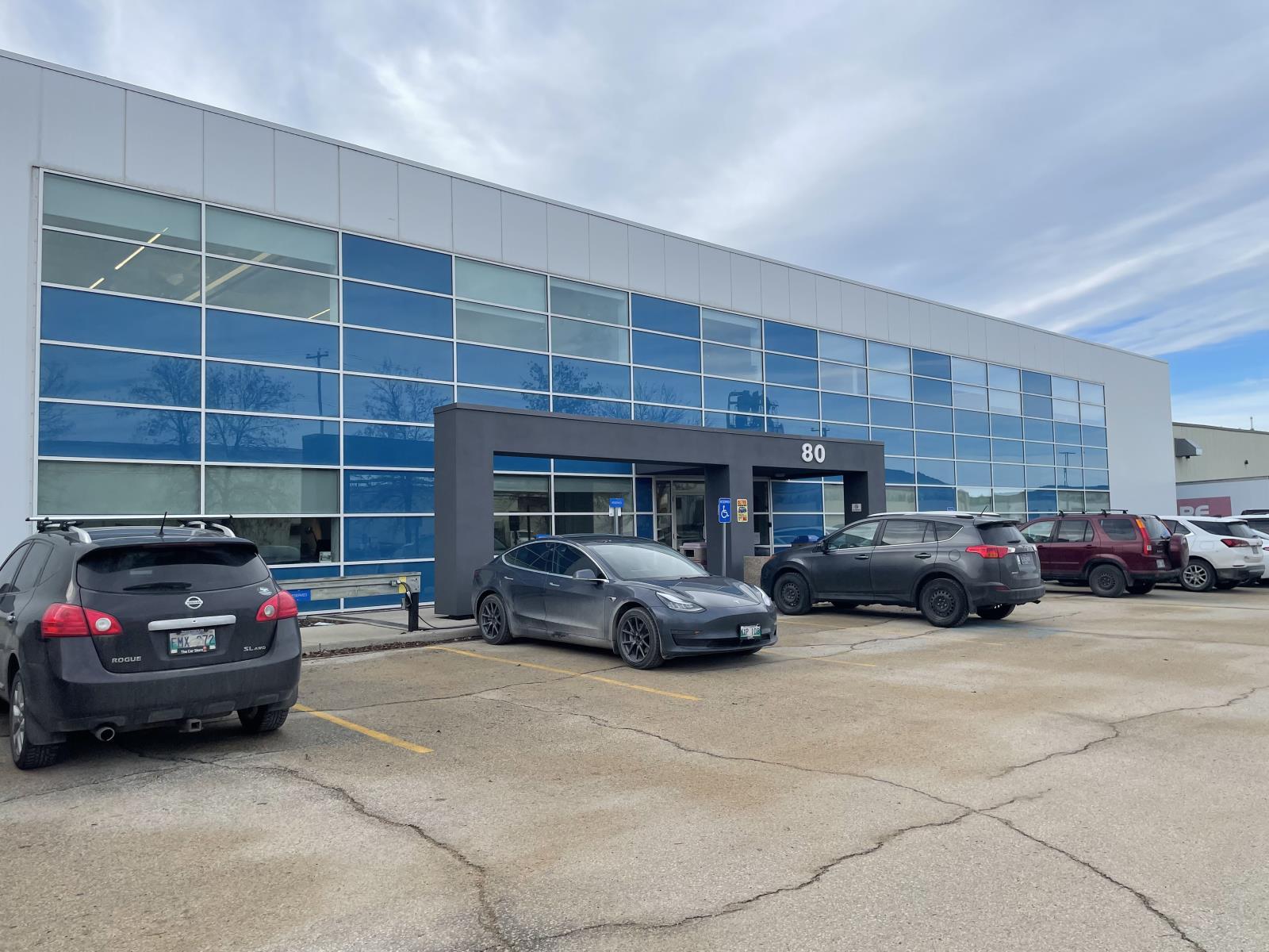 For lease: 1155 Gateway Rd, Winnipeg, Manitoba R2G1B9 ...