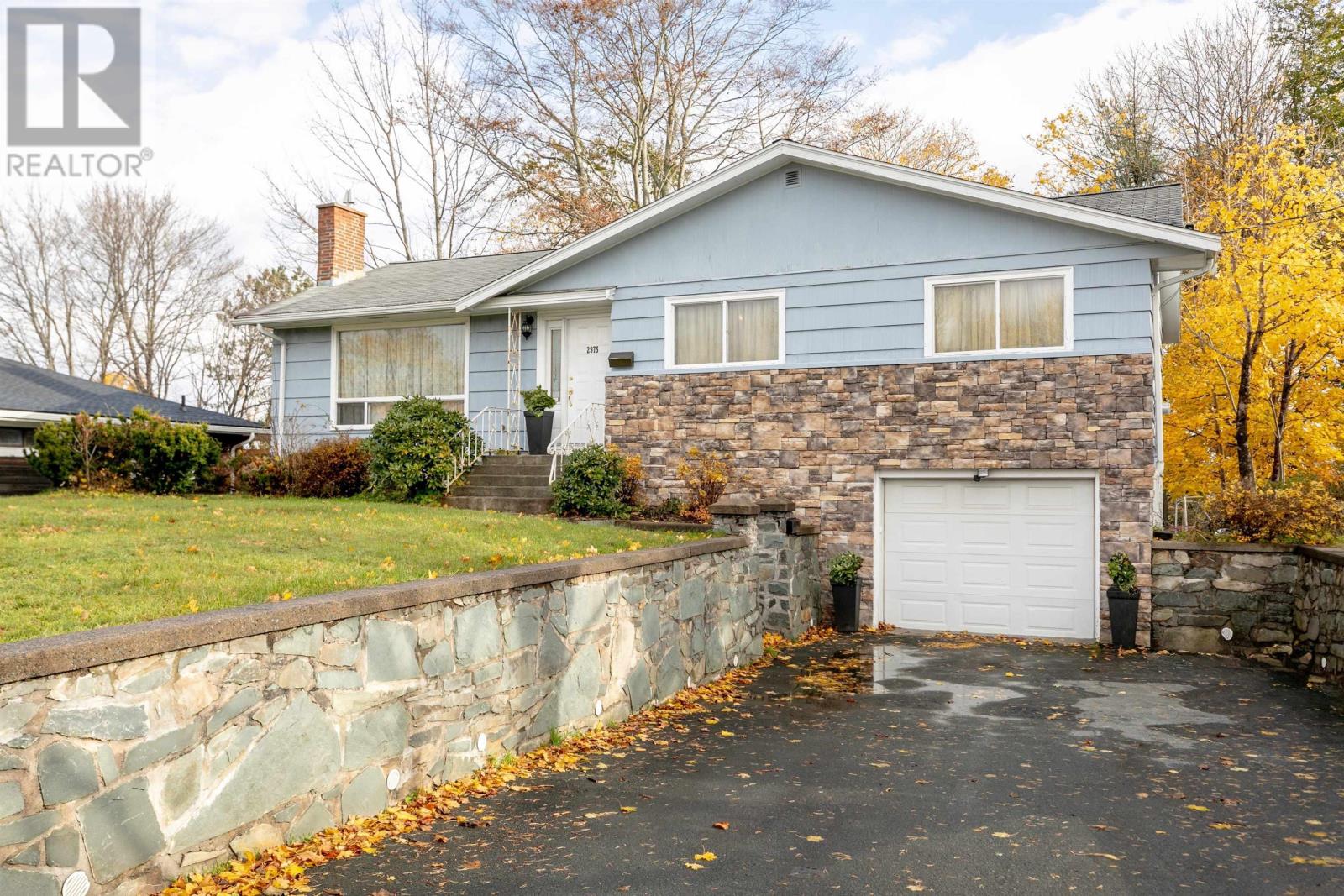 For sale: 2975 Joseph Howe Drive, Halifax, Nova Scotia B3L4H1 ...