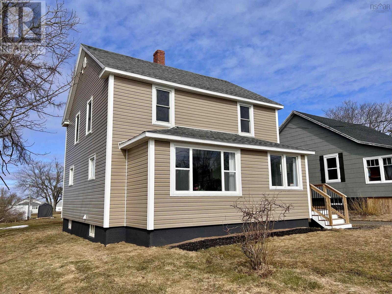 For sale: 106 Queen Street, Springhill, Nova Scotia B0M1X0 - 202404113 ...