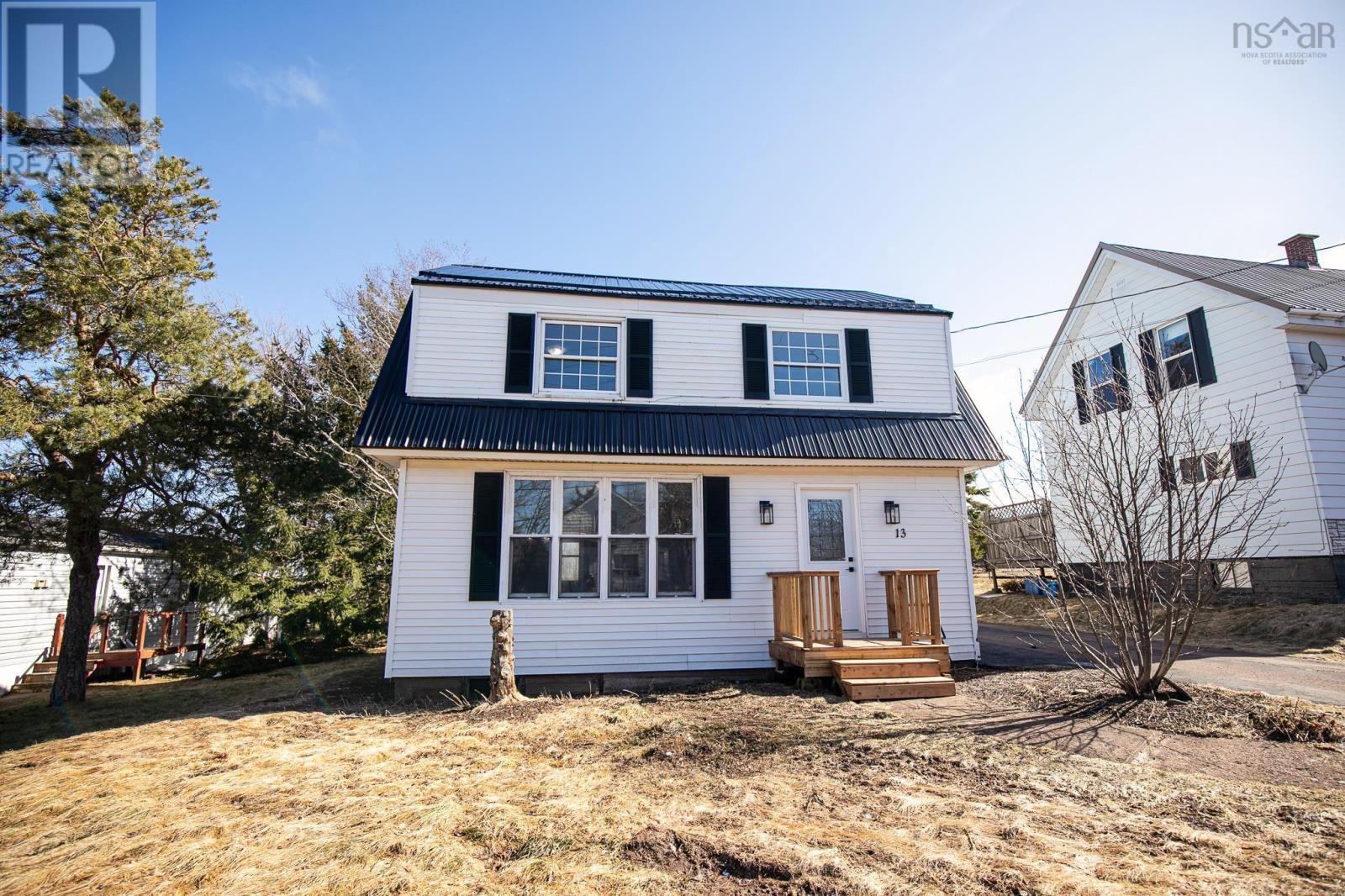 For sale: 13 Grey Street, Springhill, Nova Scotia B0M1X0 - 202403953 ...
