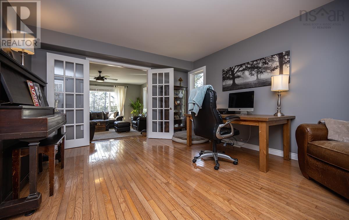 43 Long Lake Drive, Hammonds Plains, Nova Scotia B4B1K6 | REALTOR.ca
