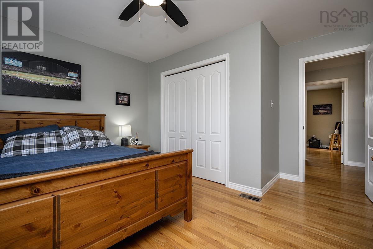 43 Long Lake Drive, Hammonds Plains, Nova Scotia B4B1K6 | REALTOR.ca