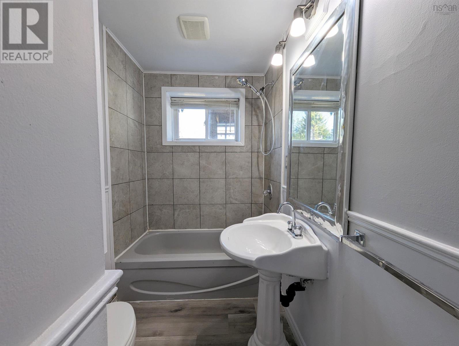 11 & 13 Parkmoor Avenue, Spryfield, Nova Scotia B3R1B4 | REALTOR.ca