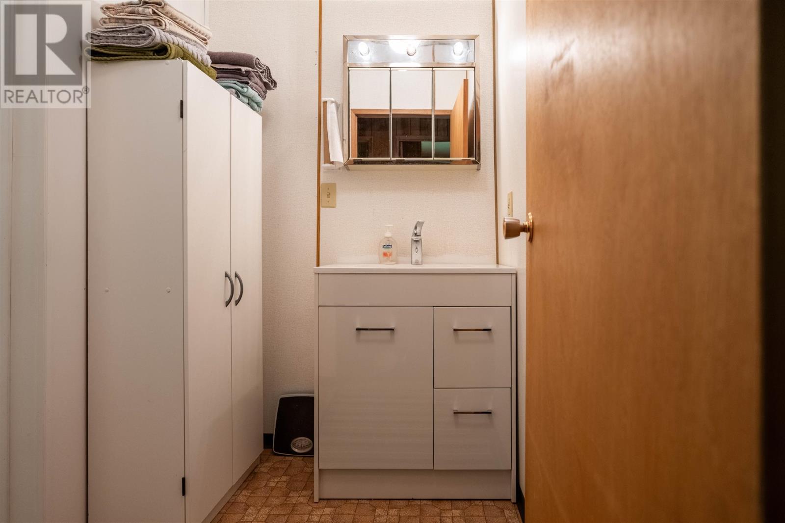 For sale: S986 Winnipeg River, Minaki, Ontario P0X1J0 - TB240805 ...