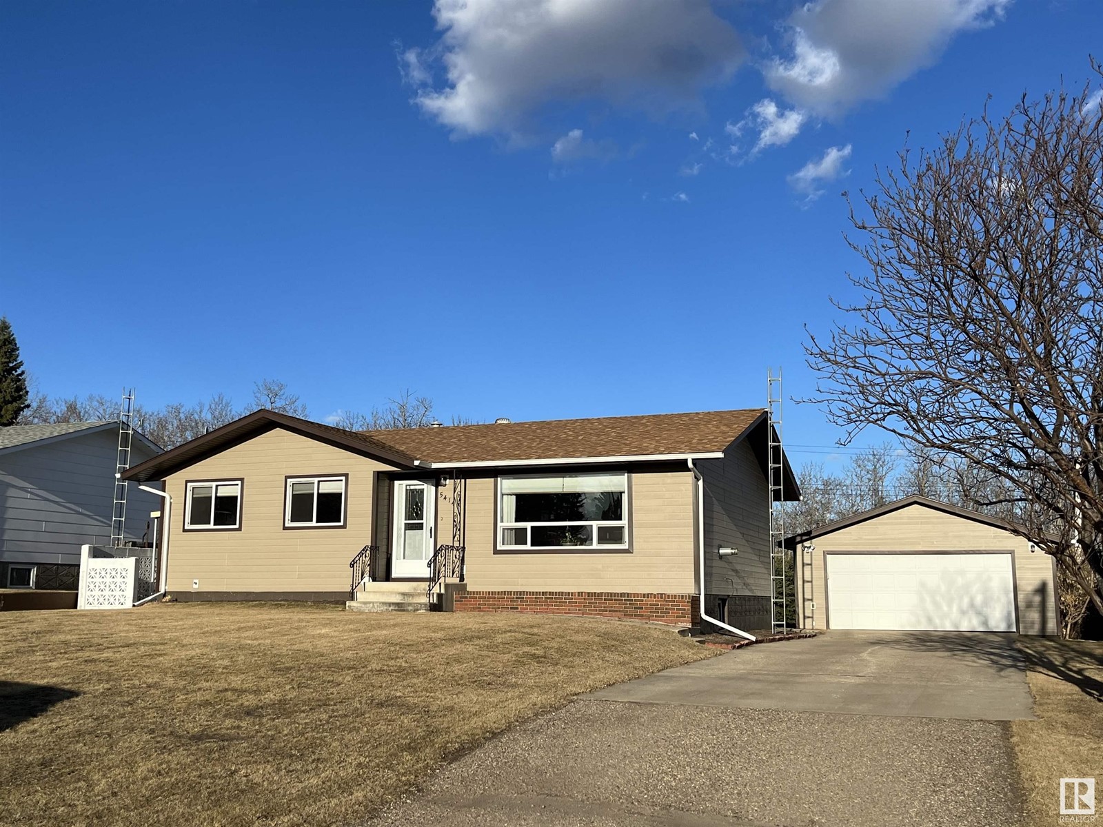 For sale: 5414 Circle DR, Elk Point, Alberta T0A1A0 - E4372275 | REALTOR.ca