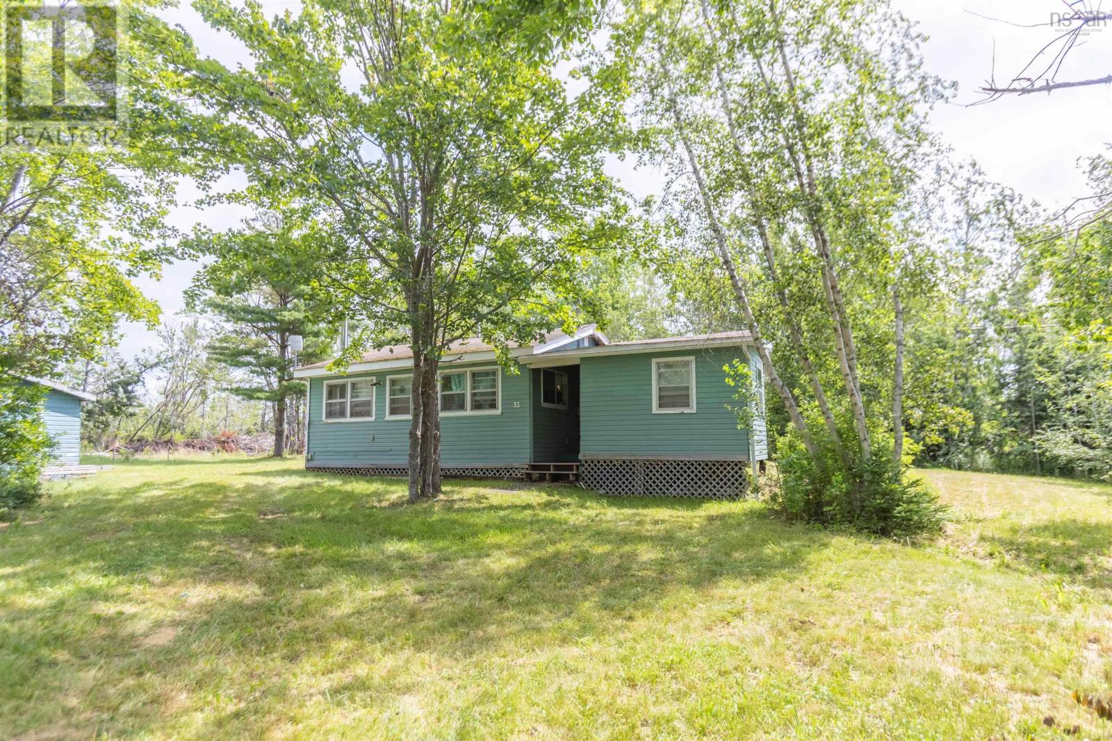 For sale: 35 Hummingbird Lane, Seafoam, Nova Scotia B0K1N0 - 202406598 ...