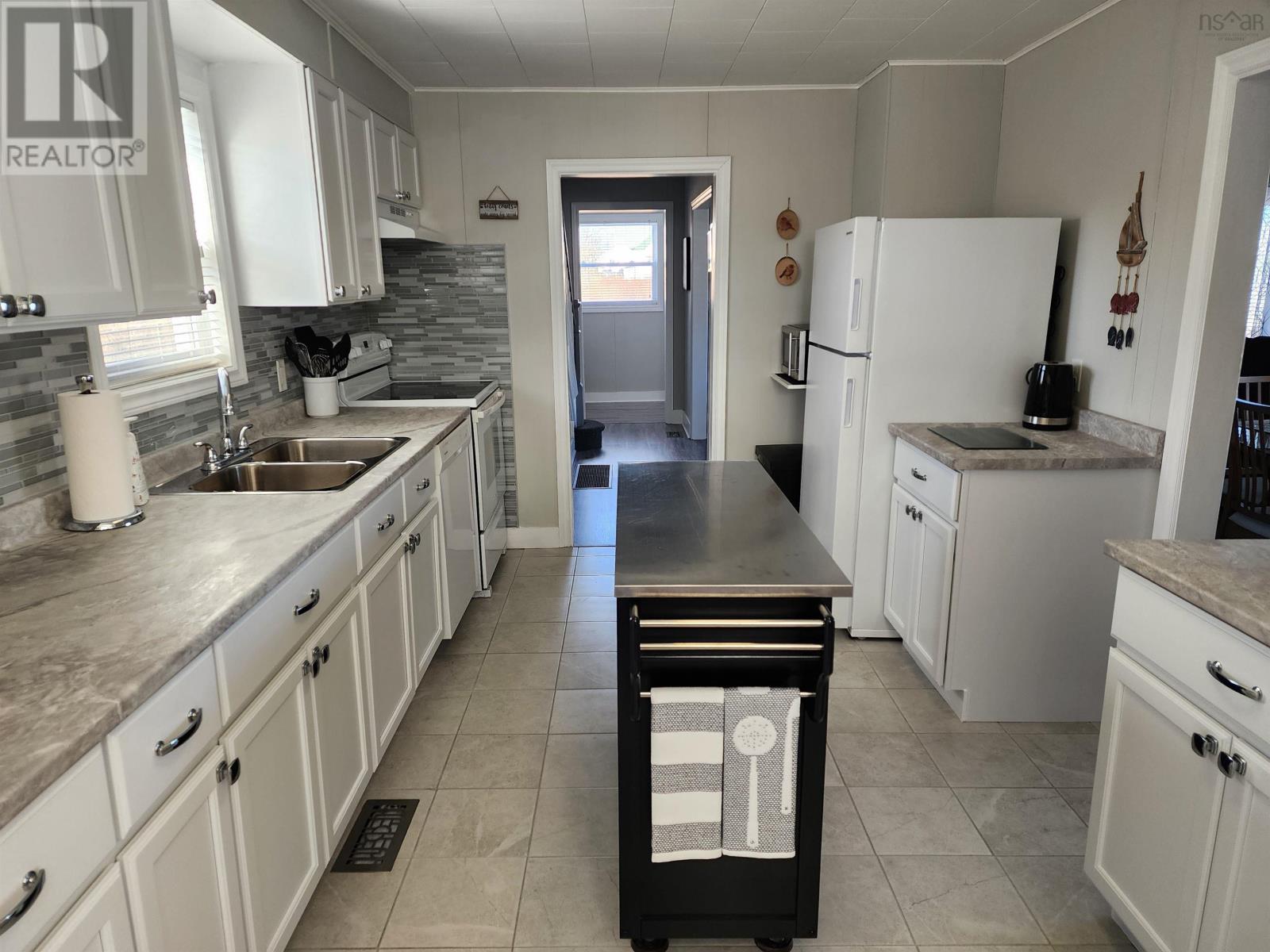 28 Hanway Street, Port Morien, Nova Scotia B1B1B8 | REALTOR.ca