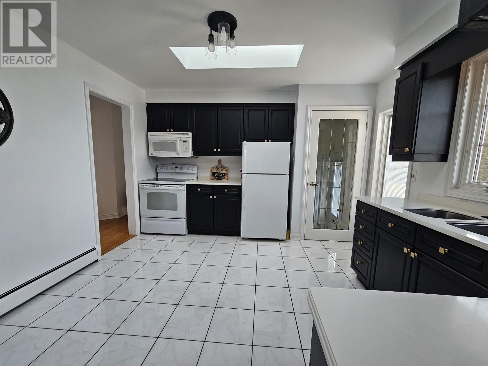 For sale: 540 Seaview Drive, Upper North Sydney, Nova Scotia B2A3N8 ...