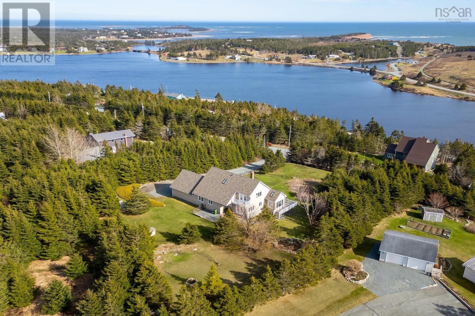 18 Oceanic Drive, East Lawrencetown, Nova Scotia B2Z1P4 | REALTOR.ca