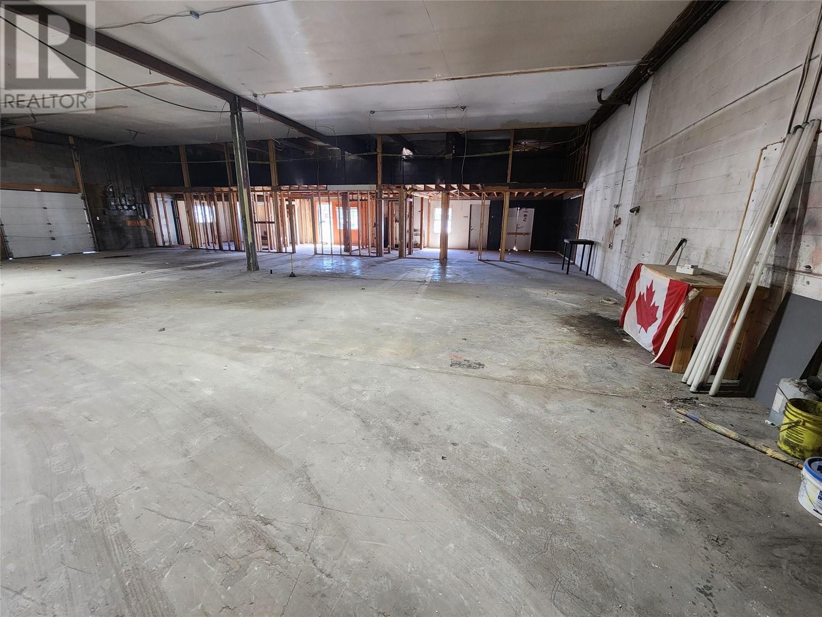 For lease: 880 Leathead Road Unit# 1 & 2, Kelowna, British Columbia ...