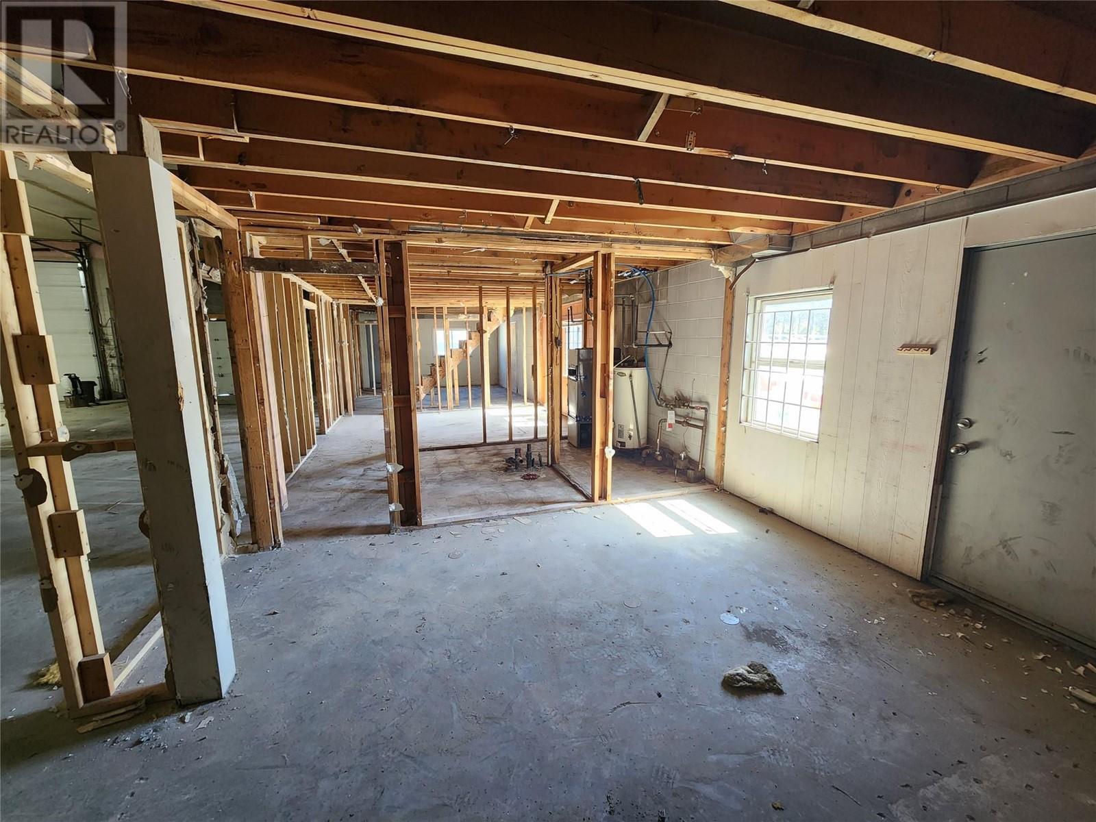 For lease: 880 Leathead Road Unit# 1 & 2, Kelowna, British Columbia ...