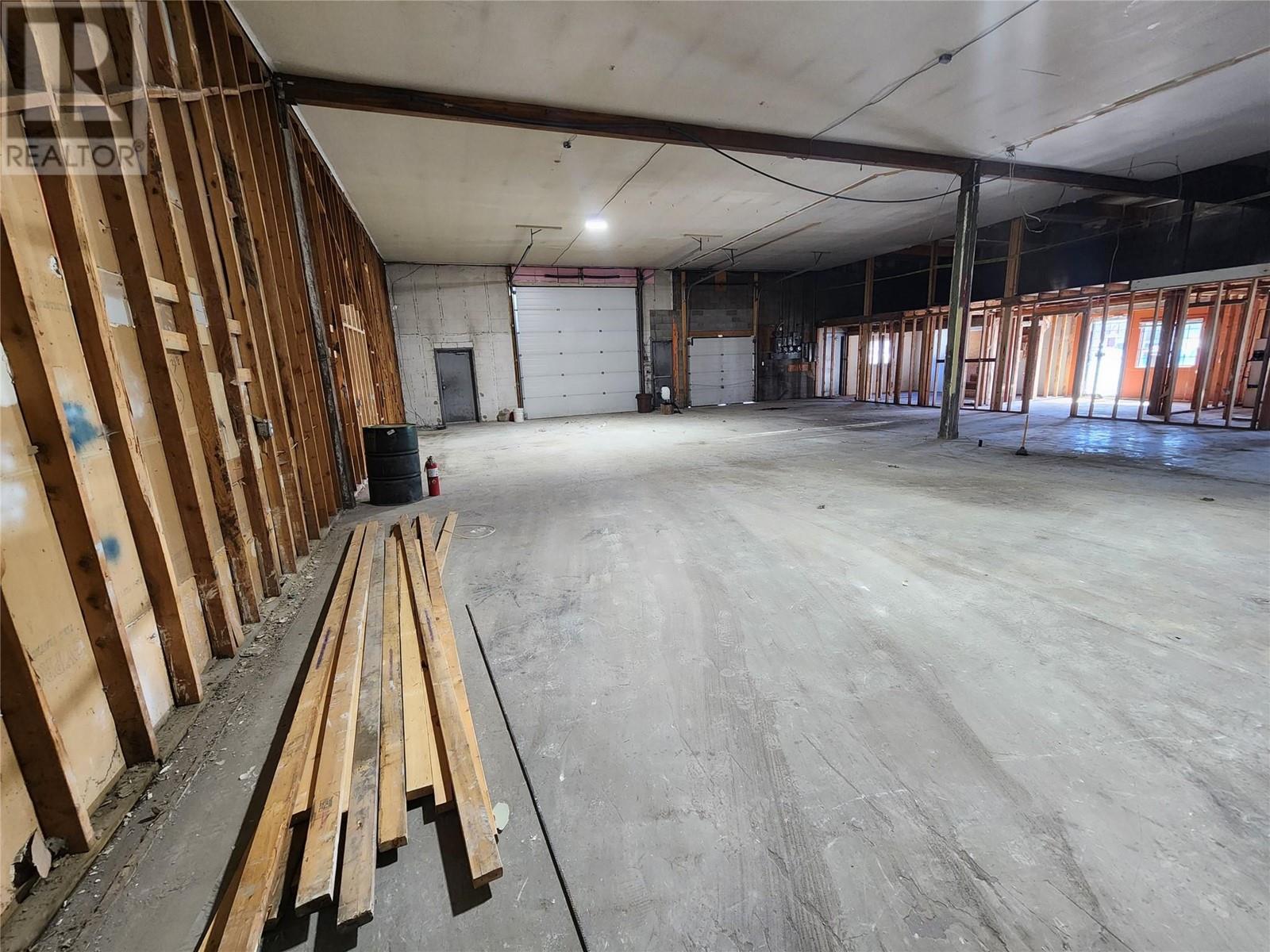 For lease: 880 Leathead Road Unit# 1 & 2, Kelowna, British Columbia ...