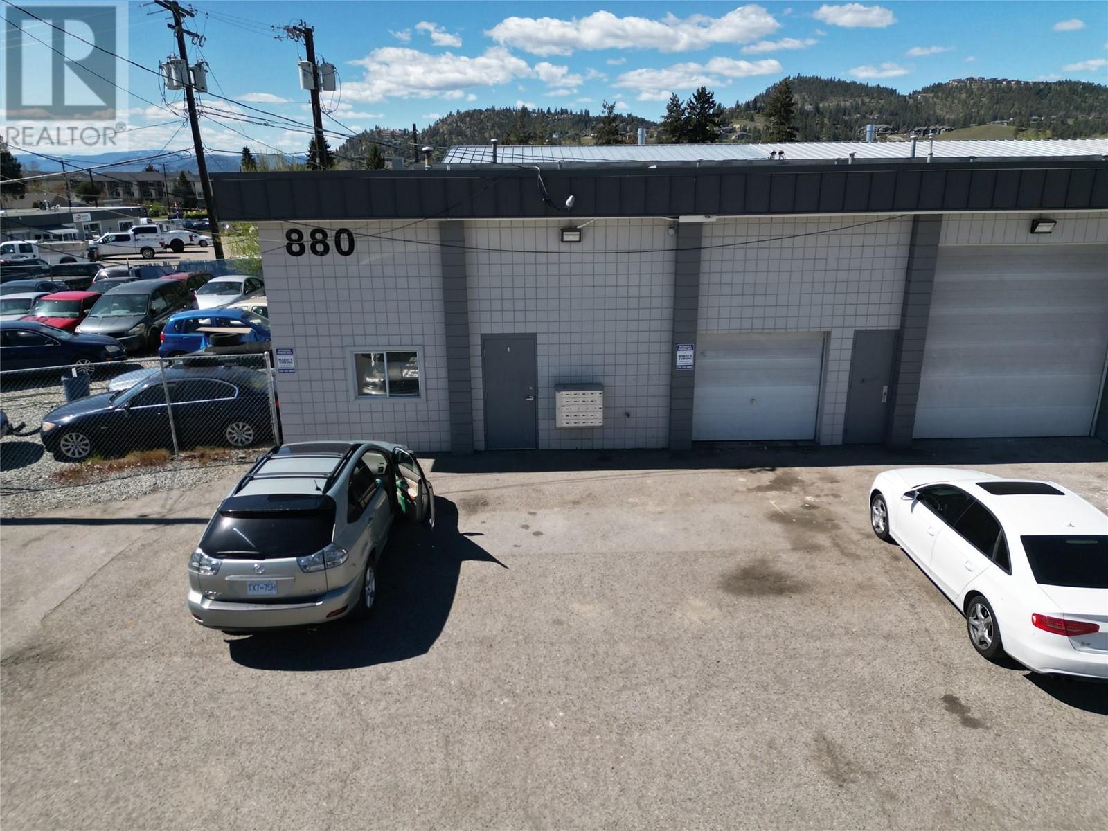 For lease: 880 Leathead Road Unit# 1 & 2, Kelowna, British Columbia ...