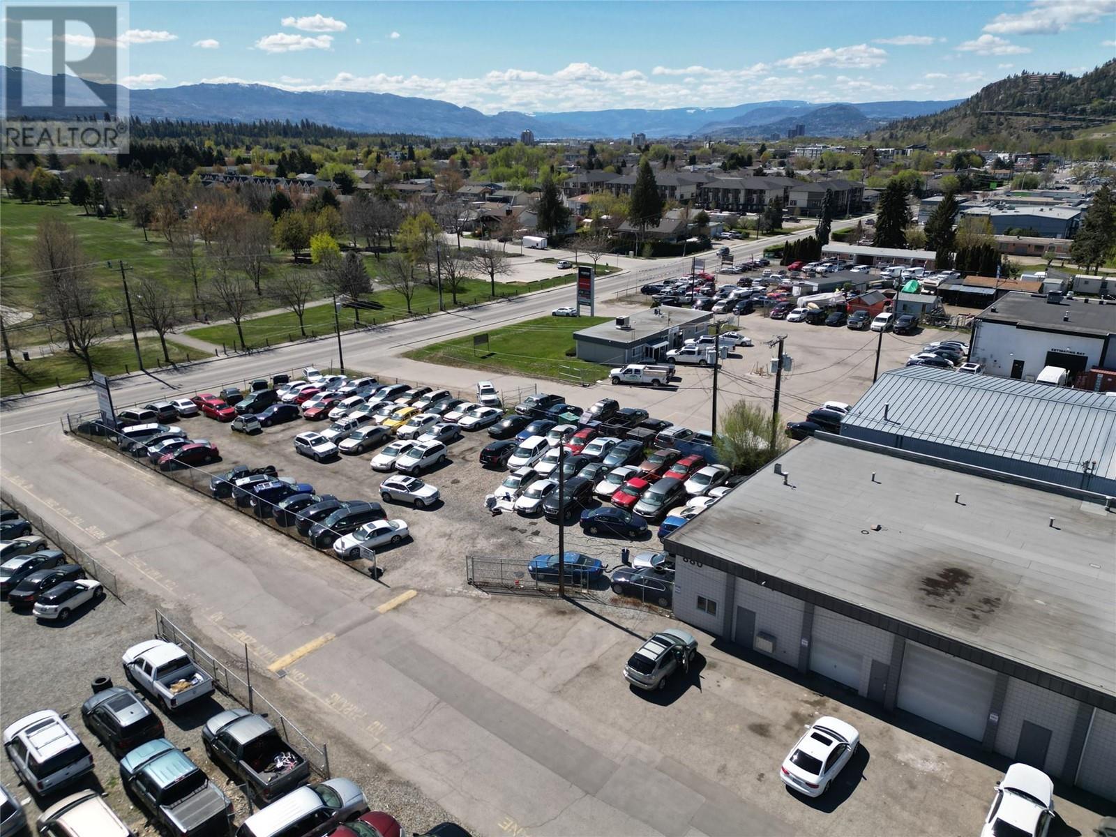 For lease: 880 Leathead Road Unit# 1 & 2, Kelowna, British Columbia ...