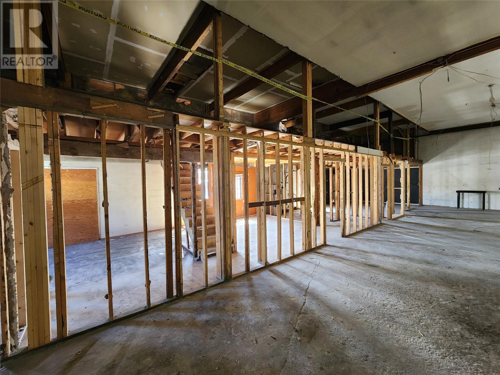 For lease: 880 Leathead Road Unit# 1 & 2, Kelowna, British Columbia ...