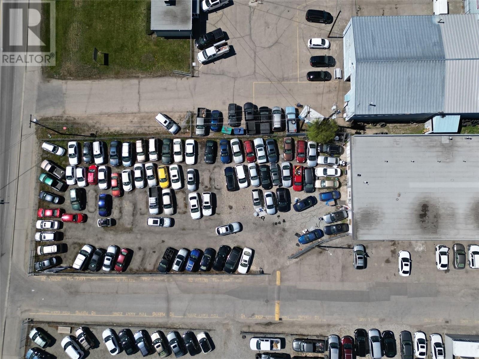 For lease: 880 Leathead Road Unit# 1 & 2, Kelowna, British Columbia ...