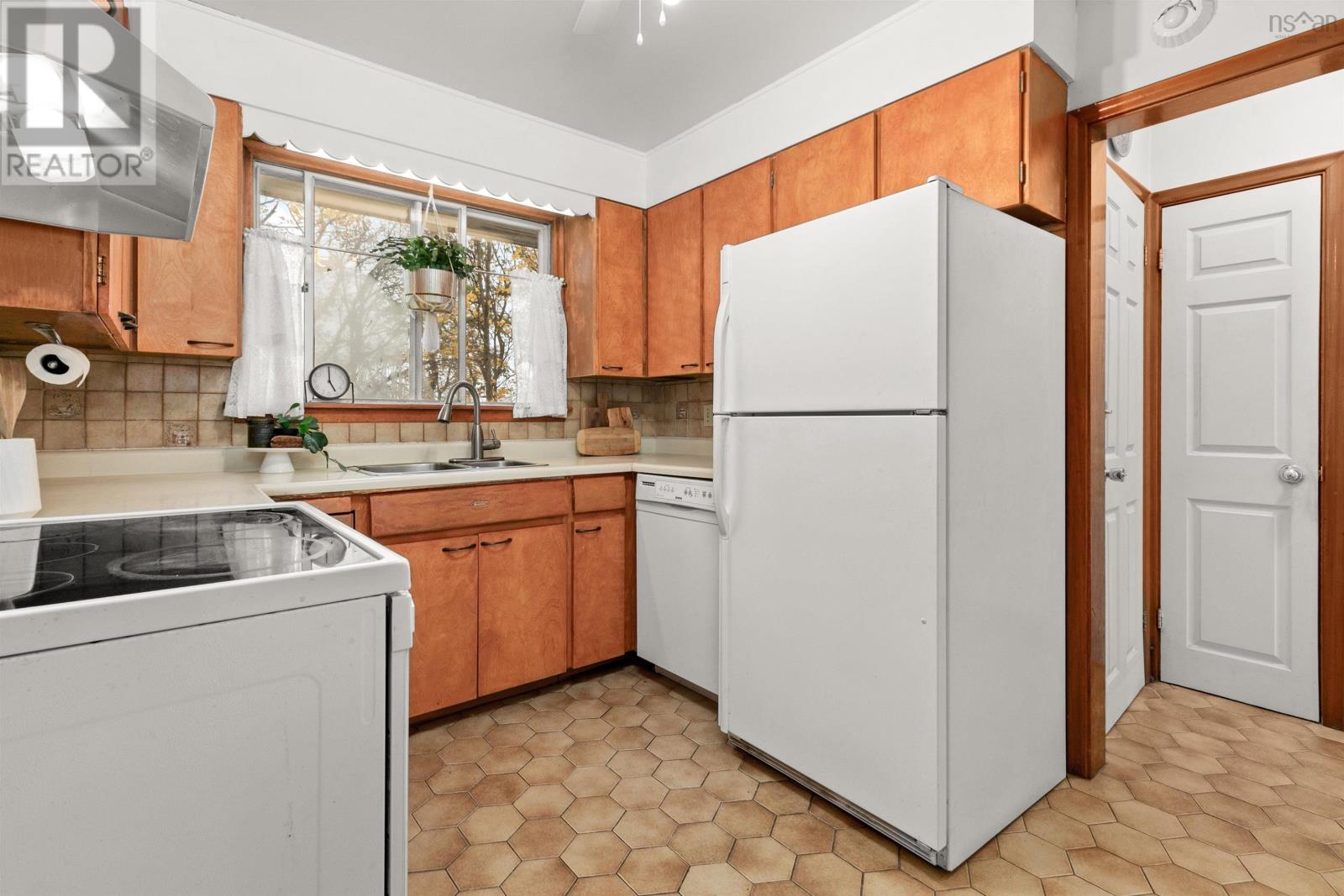 2975 Joseph Howe Drive, Halifax, Nova Scotia B3L4H1 | REALTOR.ca