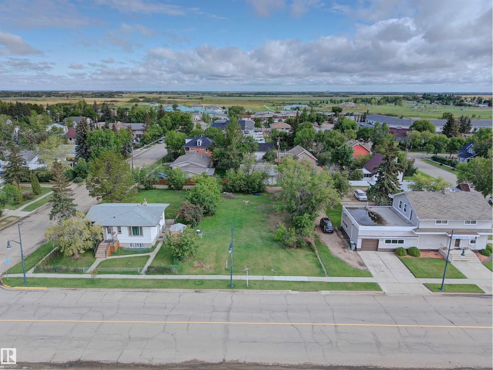 For sale: 5212 50 AV, Lamont, Alberta T0B2R0 - E4370139 | REALTOR.ca