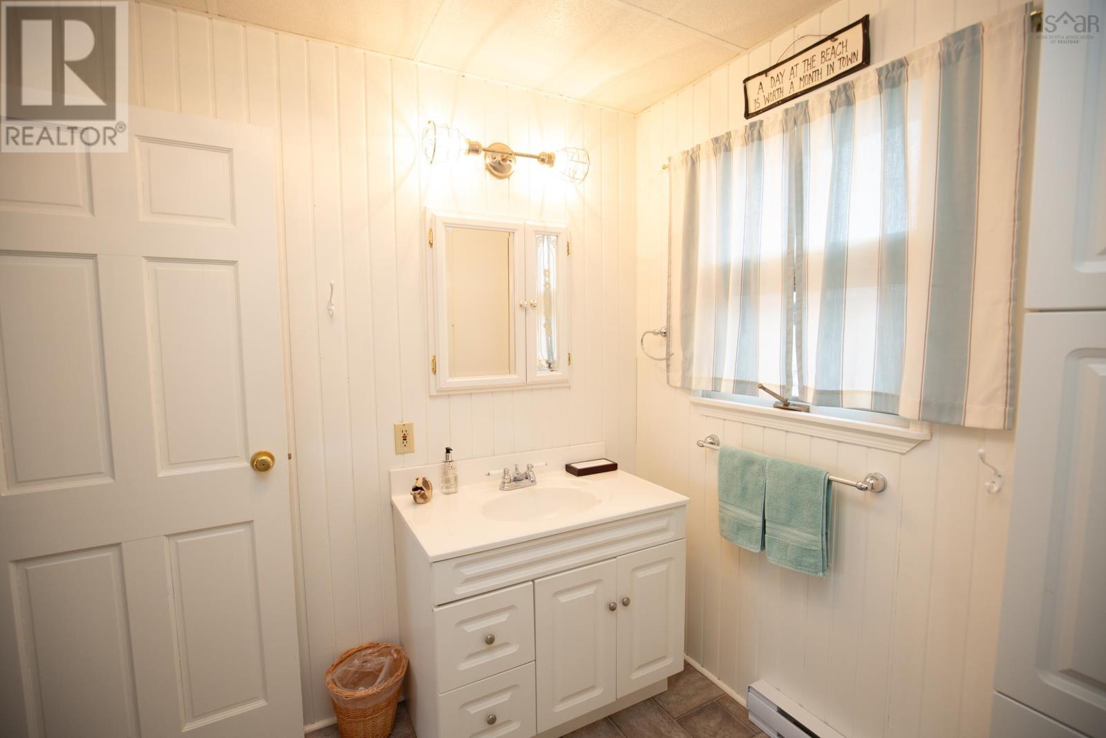 For sale: 16 NORTH RIVER Lane, Lower Five Islands, Nova Scotia B0M1N0 ...