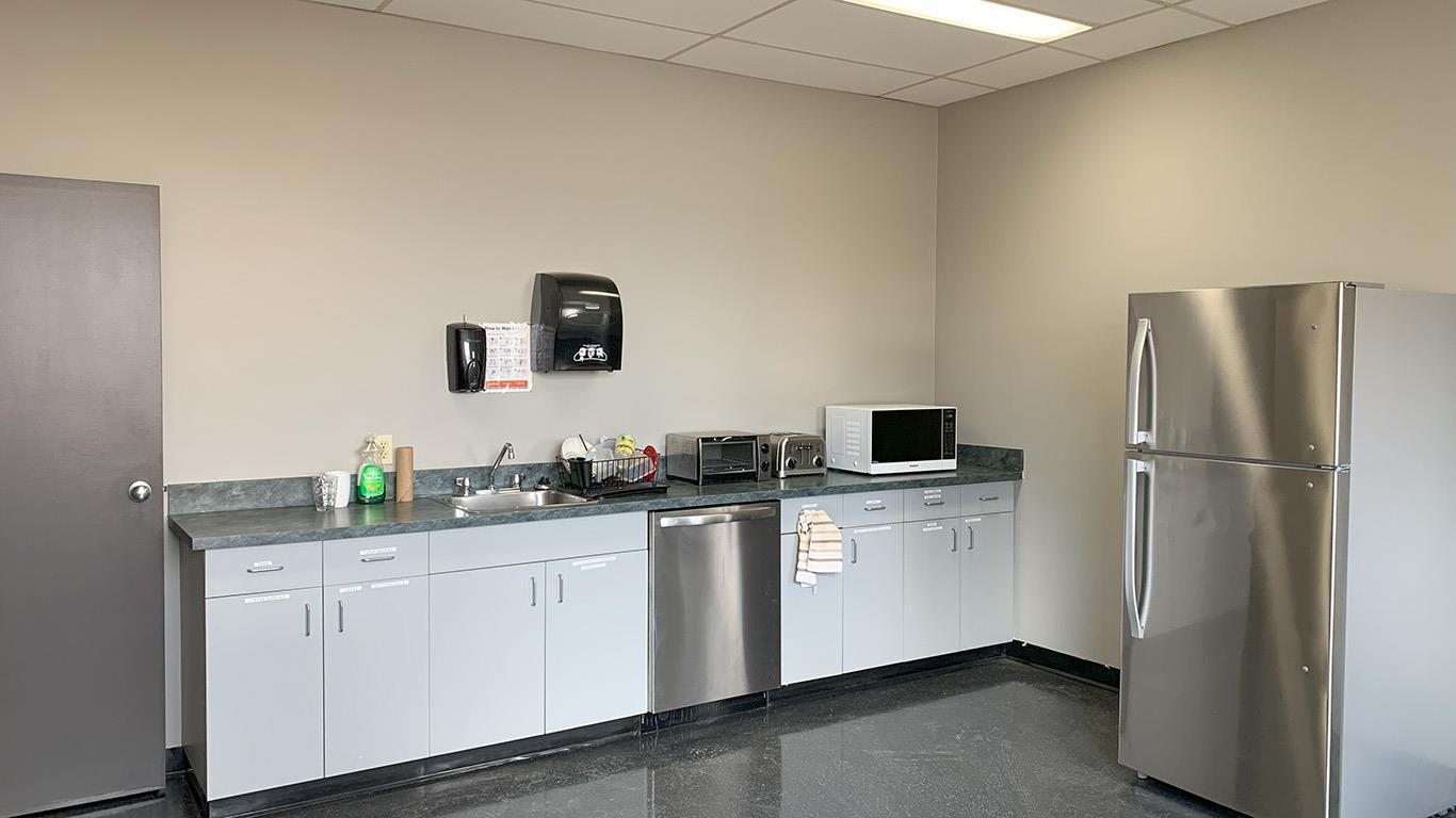 For lease: 110 Lowson Cres, Winnipeg, Manitoba R3P2H8 ...