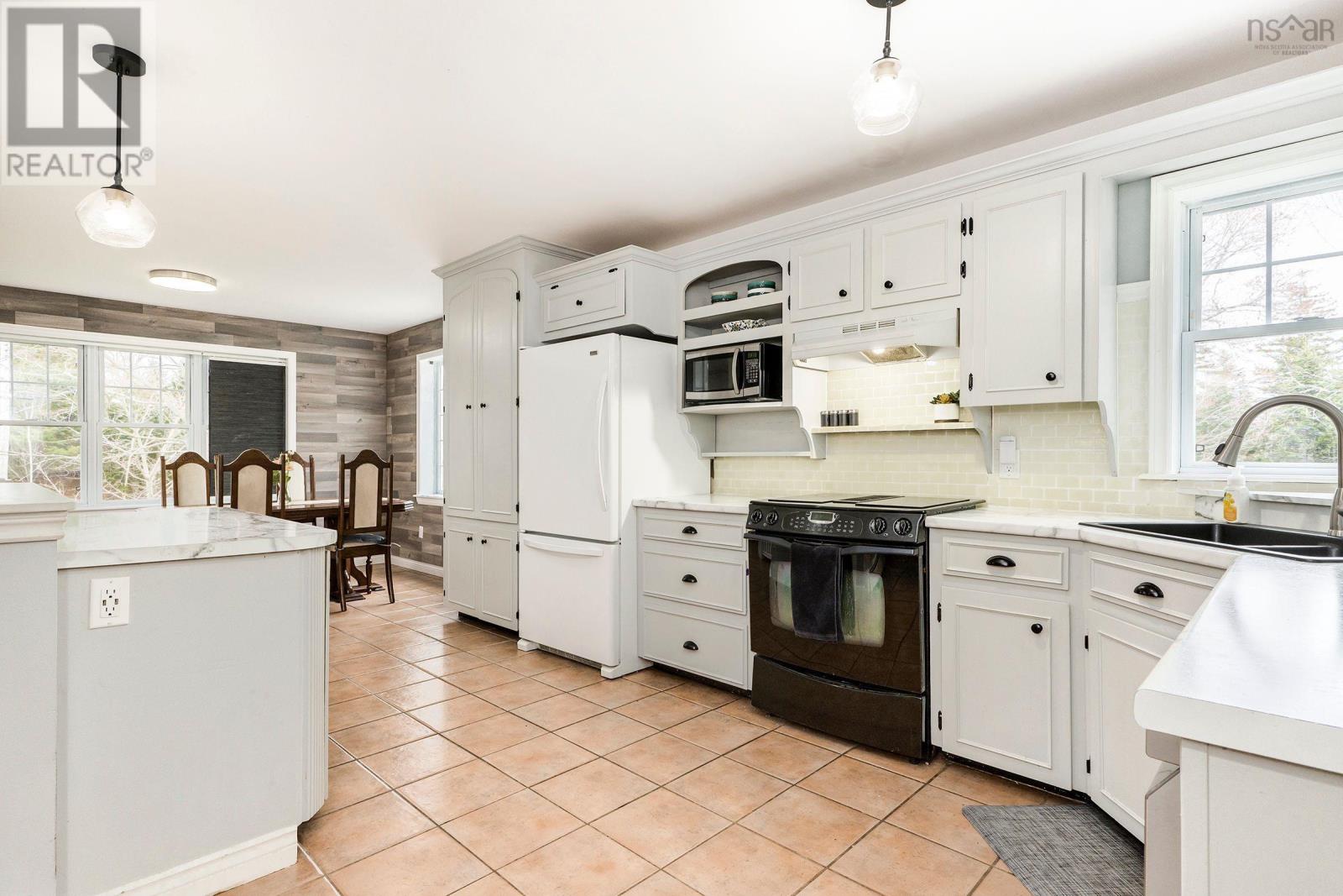 For sale: 340 Buckingham Drive, Stillwater Lake, Nova Scotia B3Z1M7 ...